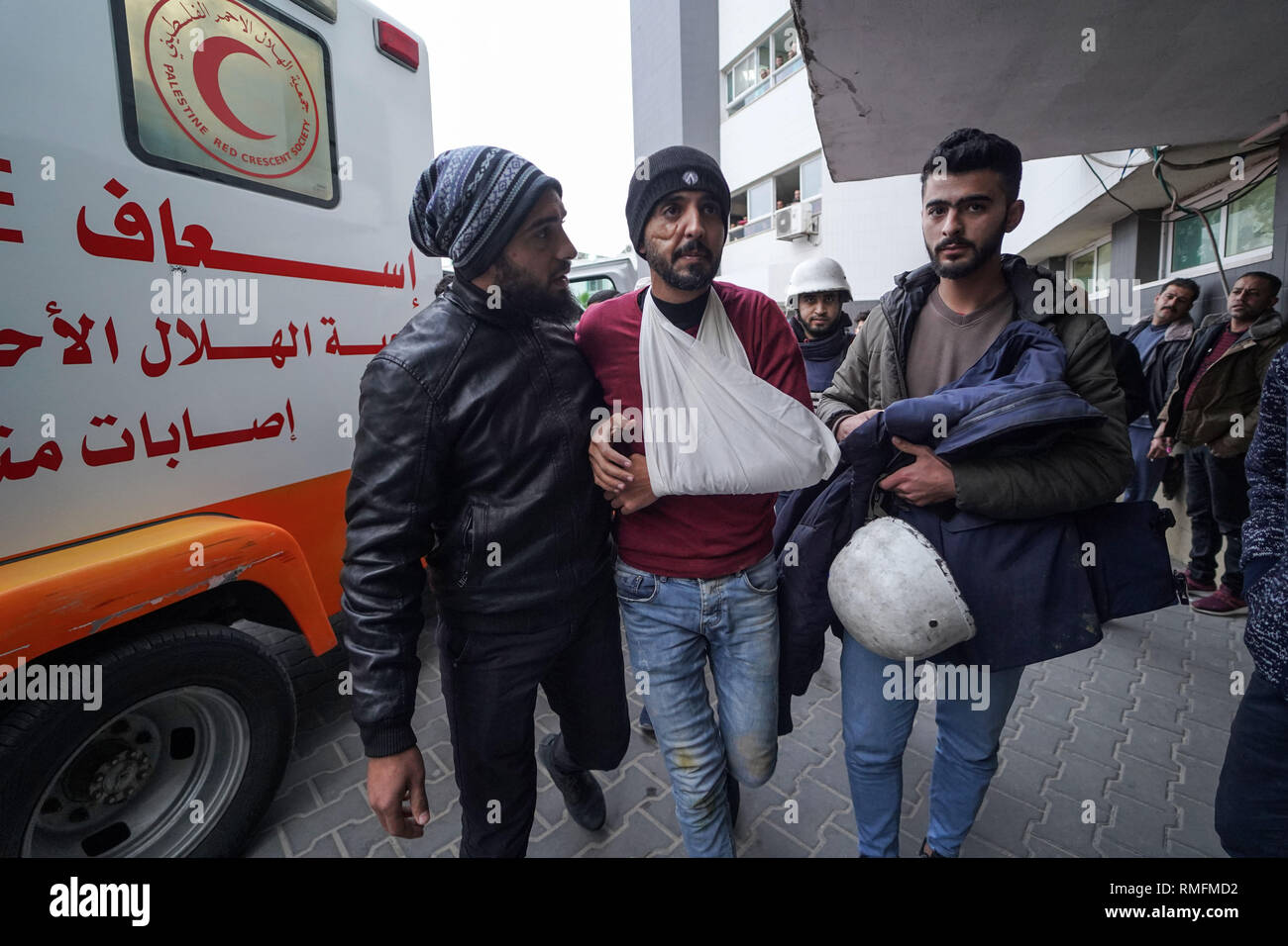 Gaza, Palestine. 15th Feb, 2019. An Injured journalist photographer ...