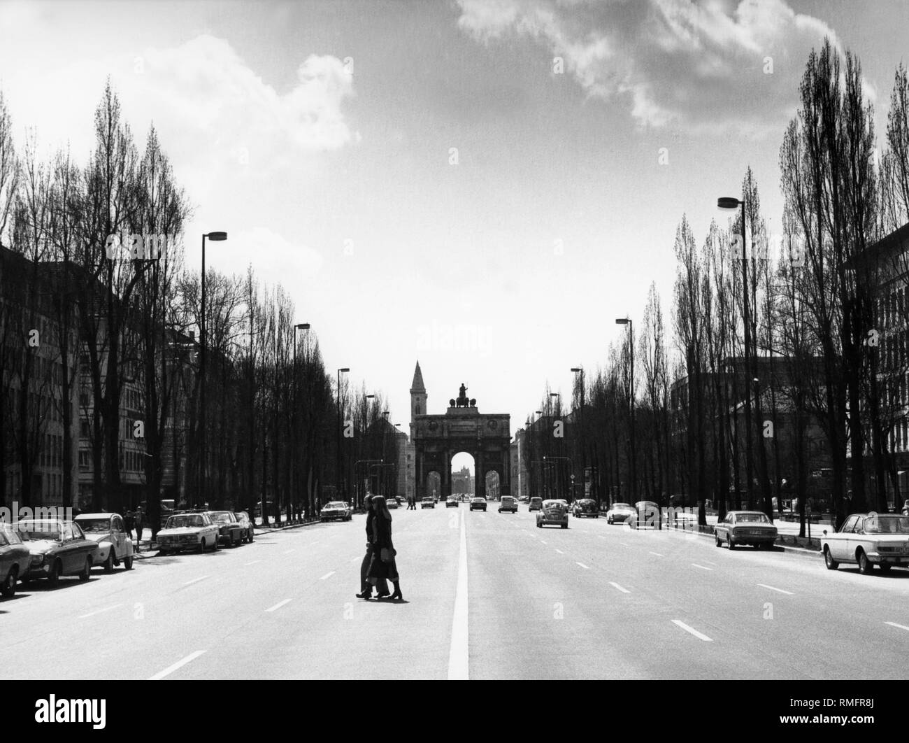 View of the Leopoldstrasse in Munich with the Siegestor and in the ...