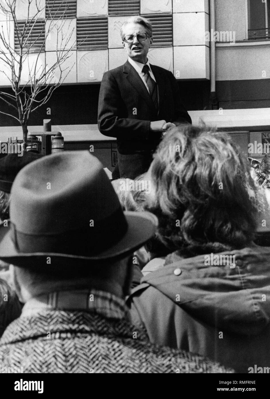 The Acting Mayor of Berlin, Hans-Jochen Vogel gives a speech in the ...