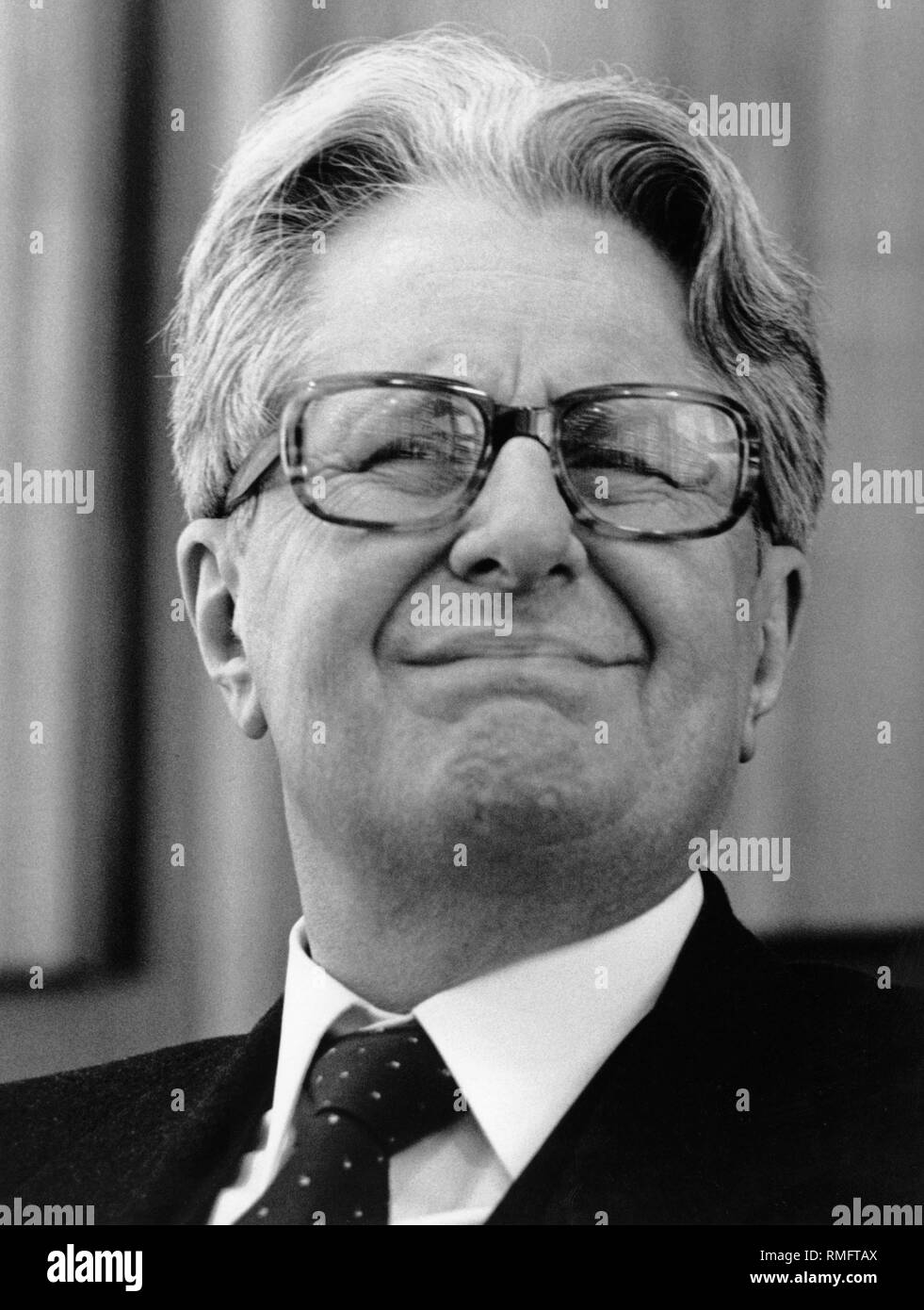 Portrait of the SPD parliamentary group chairman Hans-Jochen Vogel ...