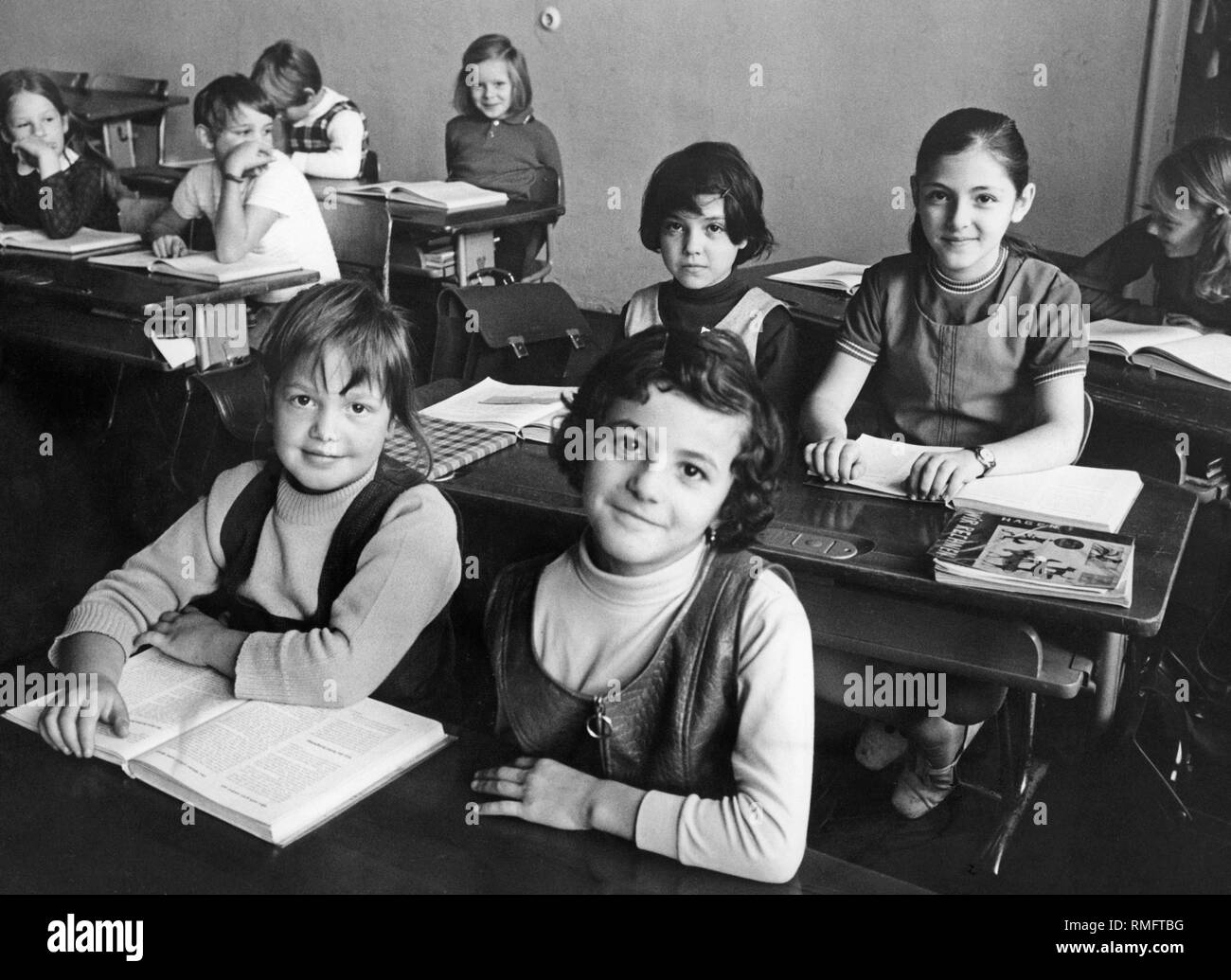School photo 70s Black and White Stock Photos & Images - Alamy
