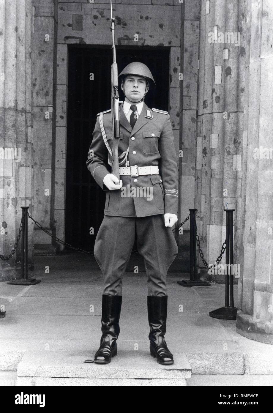 Gdr soldier hi-res stock photography and images - Alamy