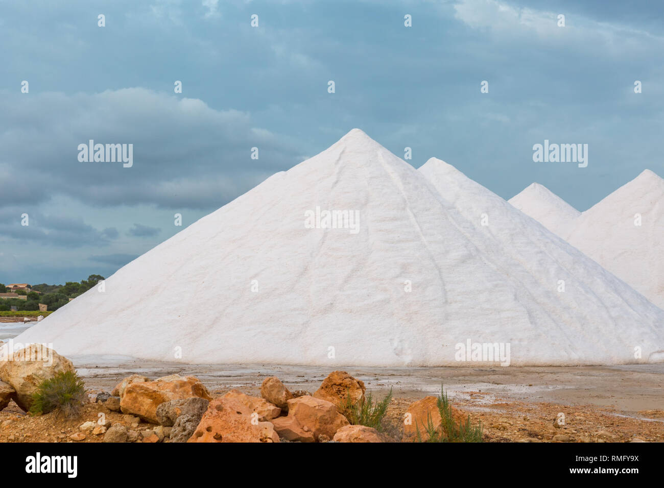 Salt brine truck hi-res stock photography and images - Alamy