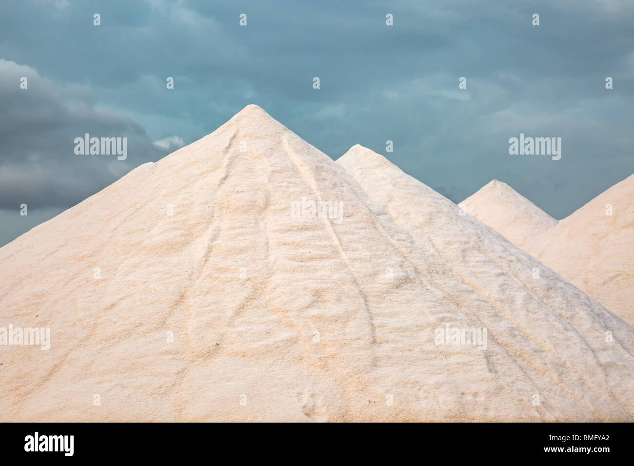 Crystal works hi-res stock photography and images - Alamy