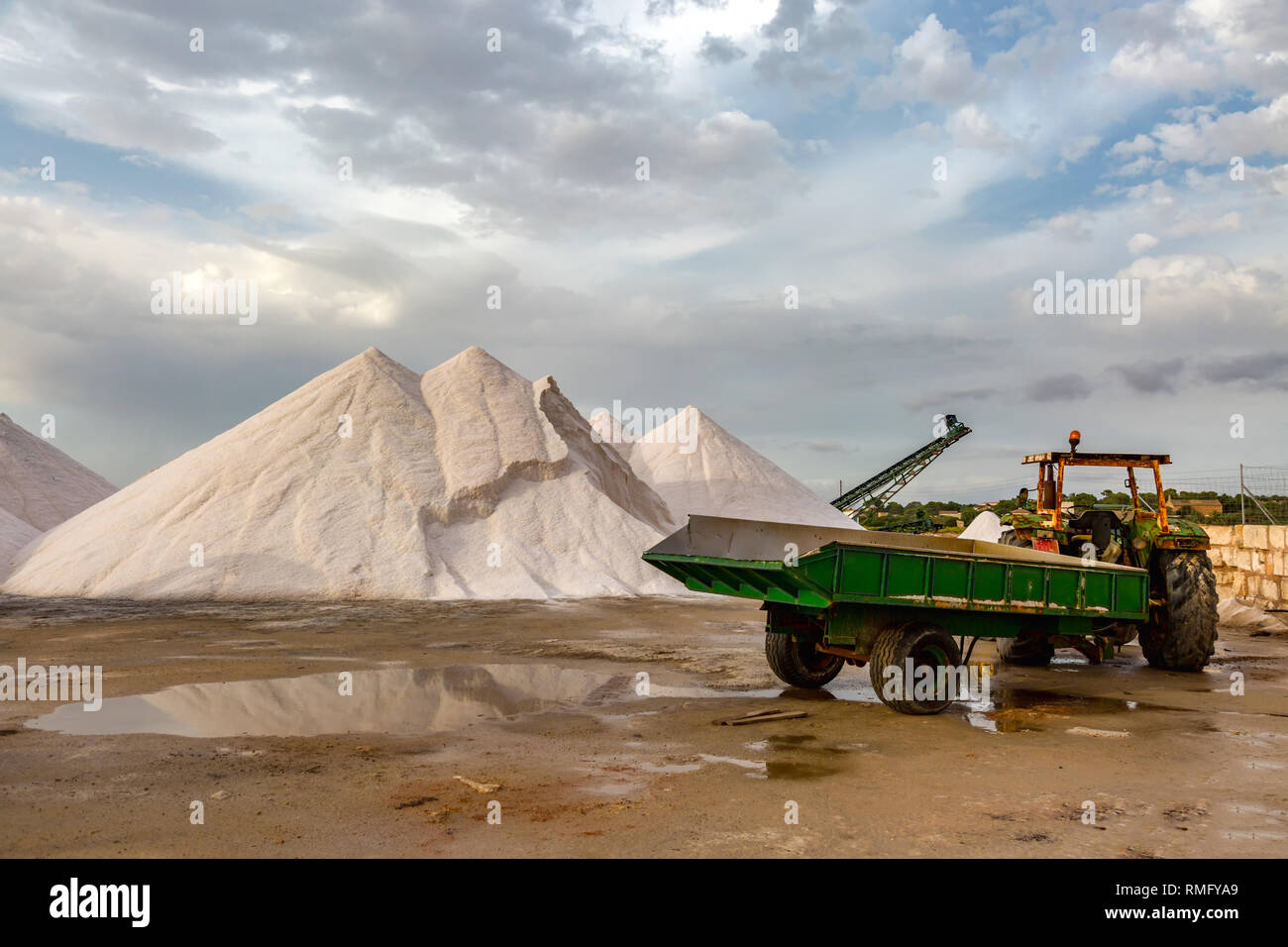 Crystal trailer hi-res stock photography and images - Alamy