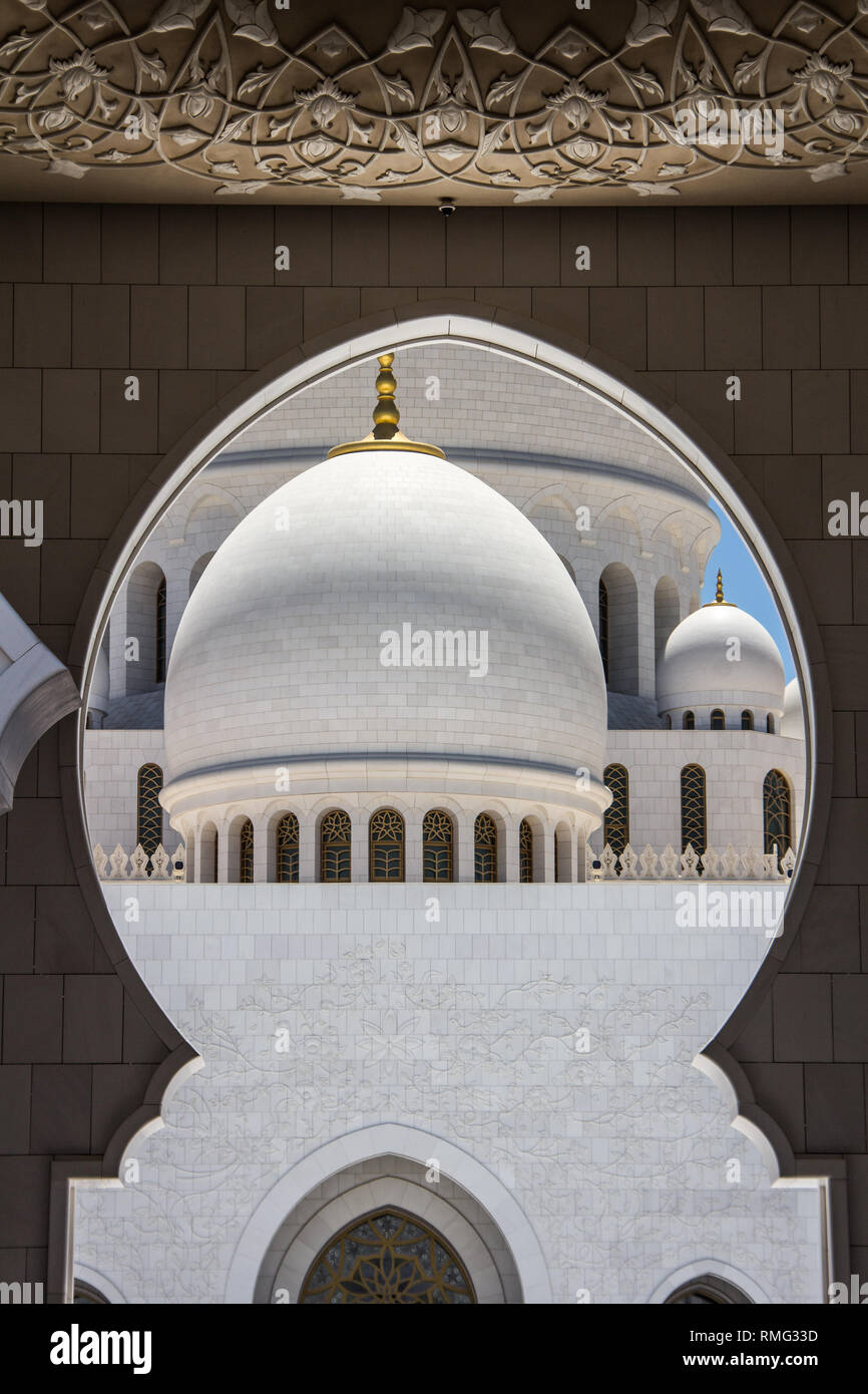 Arches of beautiful Arabic palace Stock Photo - Alamy