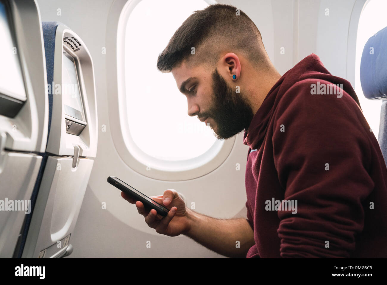 Guy sitting in plane hi-res stock photography and images - Alamy