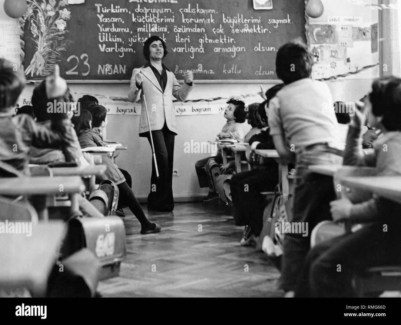 Class with Turkish guest-worker children at a class in their mother ...
