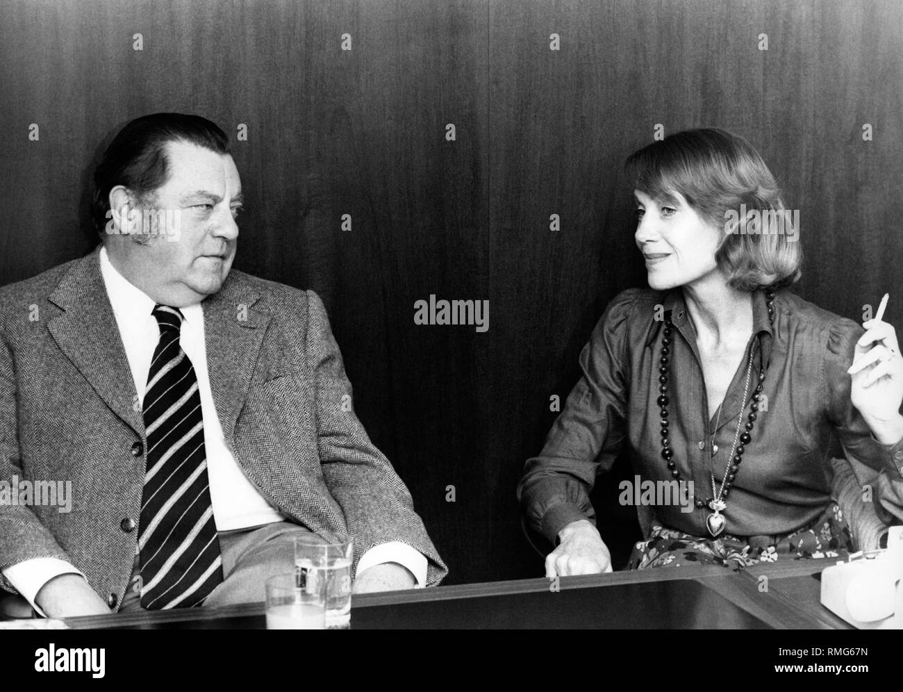 Az photo talk Black and White Stock Photos & Images - Alamy