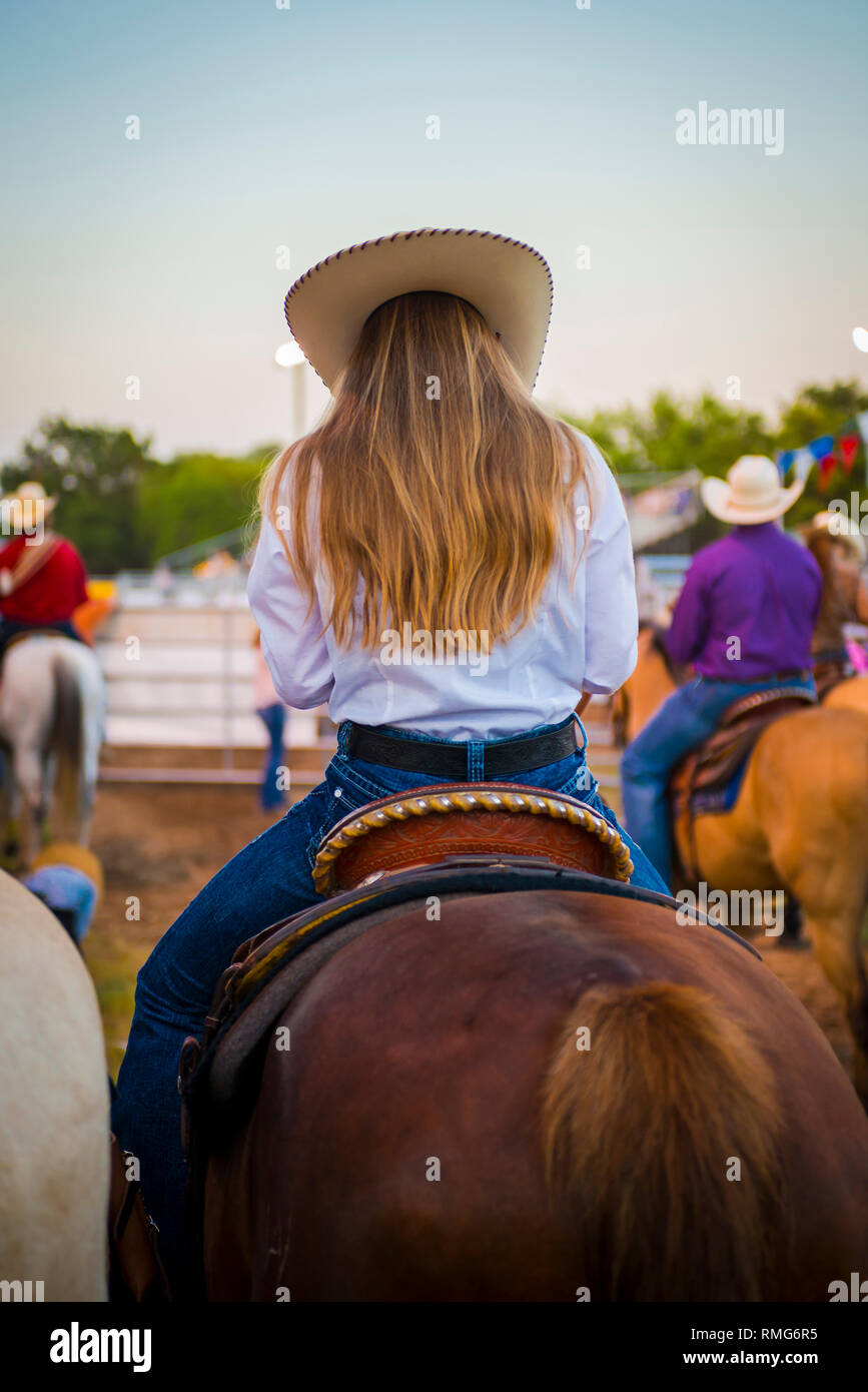 Rodeo cowgirl horseback Stock Photo - Alamy