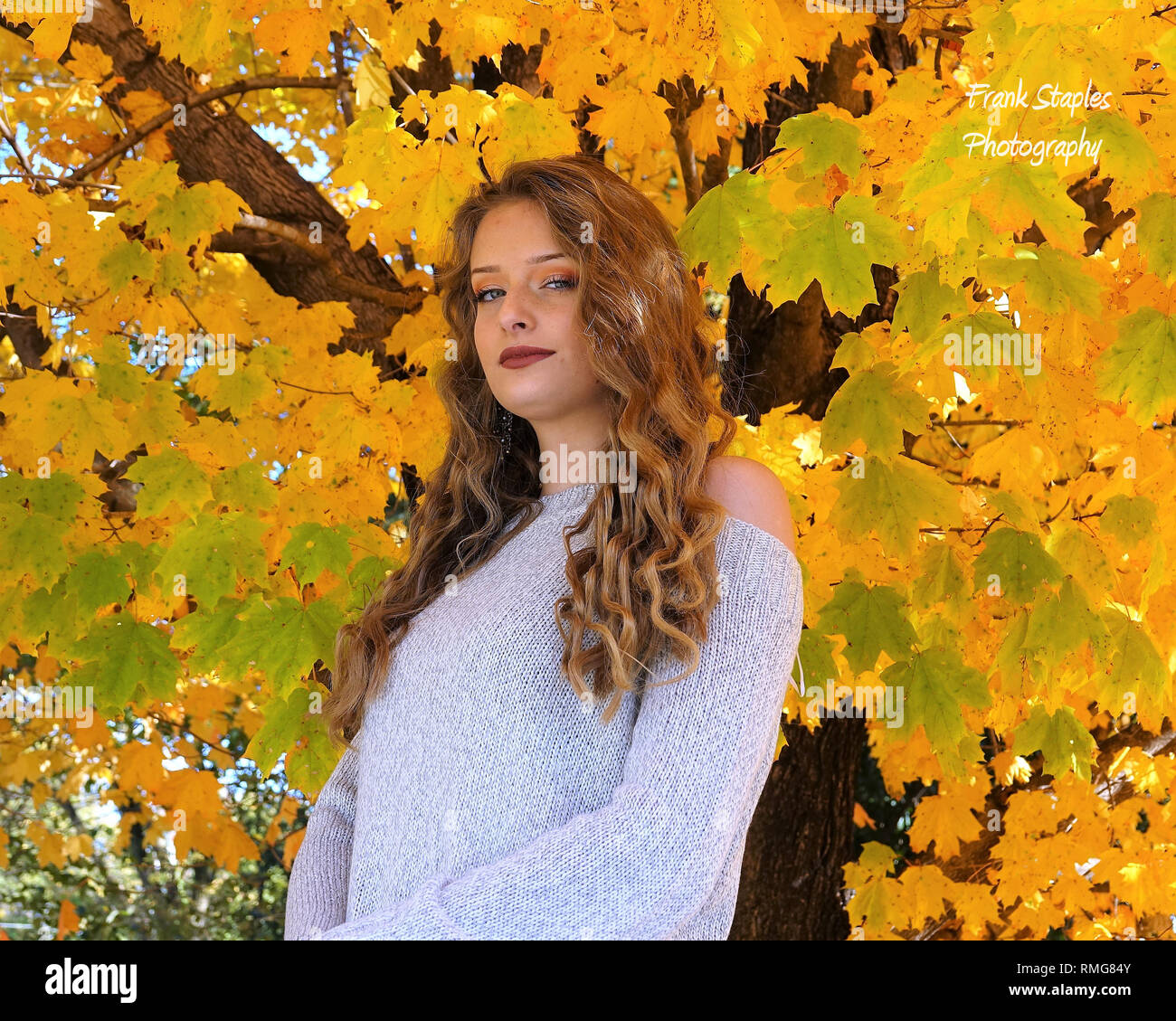 Beautiful country girl in a Fall country setting Stock Photo - Alamy