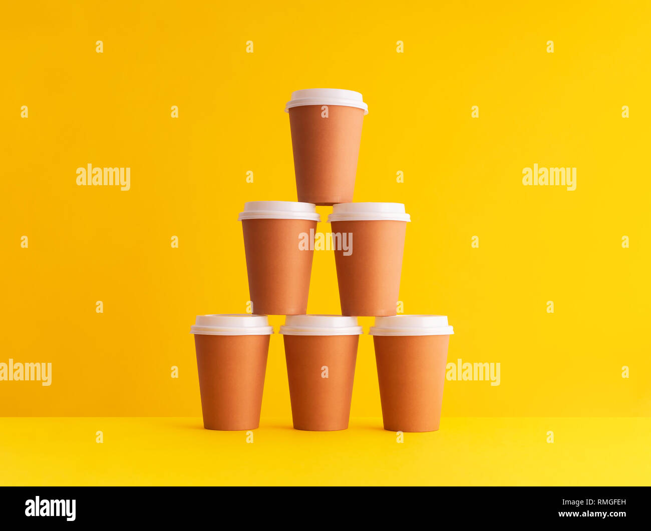 Stack of takeaway coffee cups hi-res stock photography and images - Alamy