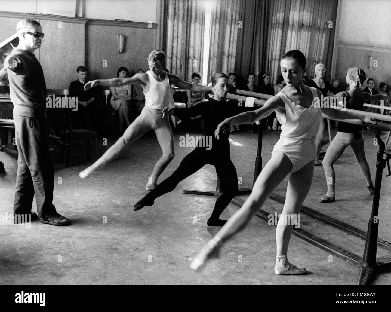 Ballet master victor gsovsky and ballet dancers hi-res stock ...