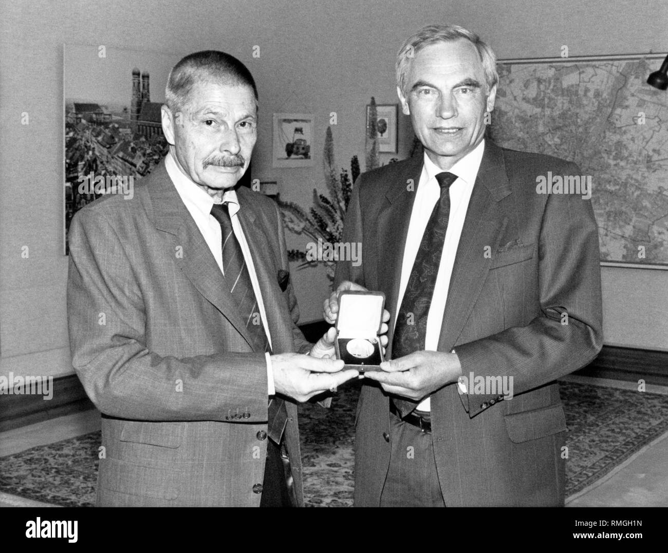 Actor rolf boysen rolf boysen Black and White Stock Photos & Images - Alamy