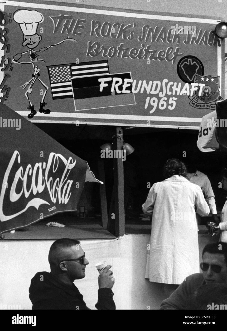 At a party in the Munich Uhll barracks: "The rocks snack bar" on the ...