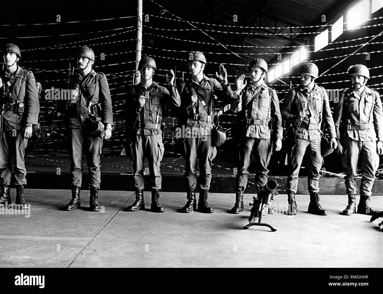 Different hand signals hi-res stock photography and images - Alamy