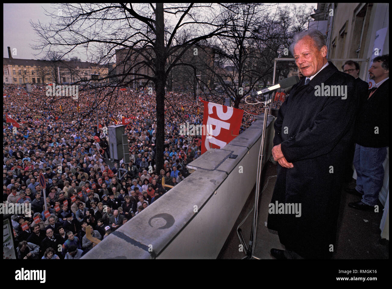 Election campaign of the SPD at the "Platz der Vereinten Nationen" in ...