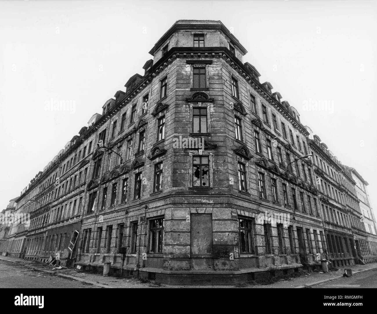 Few old buildings in Black and White Stock Photos & Images - Alamy