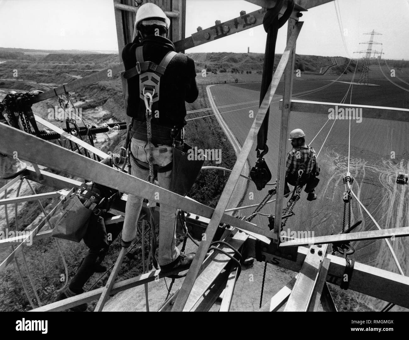 Power lines border hi-res stock photography and images - Alamy