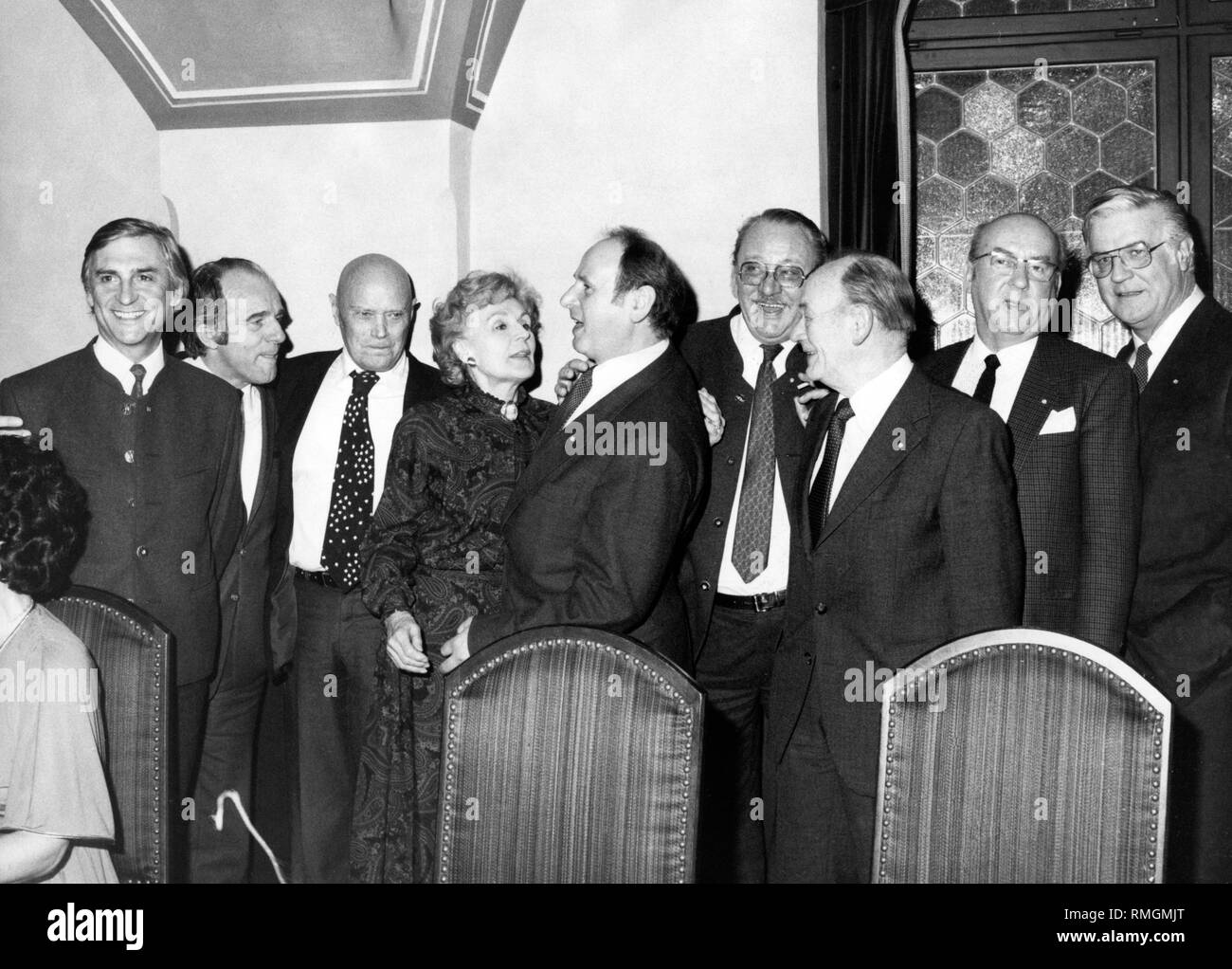 The Mayor of Munich, Erich Kiesl (CSU, 5th from left and right, middle ...
