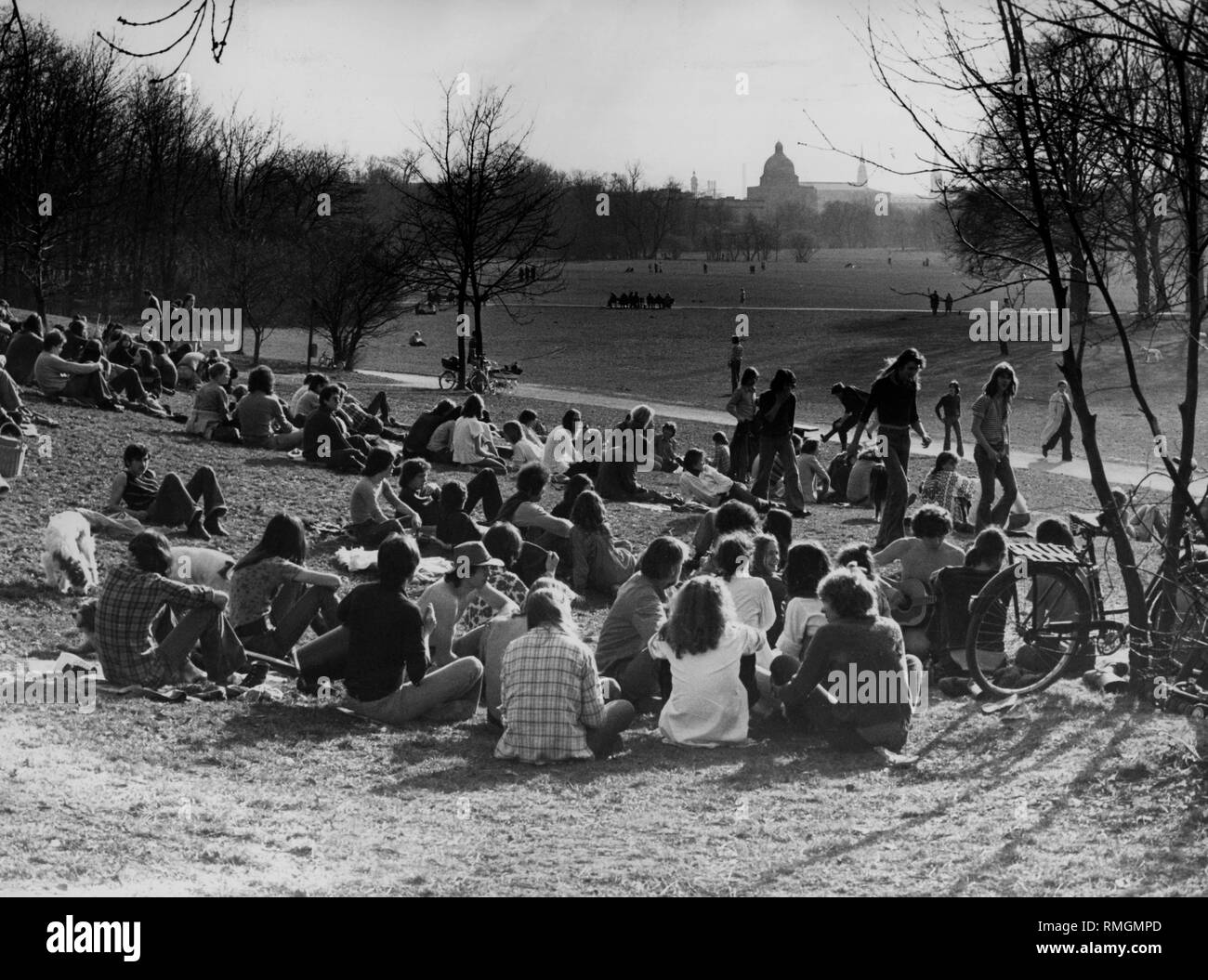 English town 1940s hi-res stock photography and images - Alamy