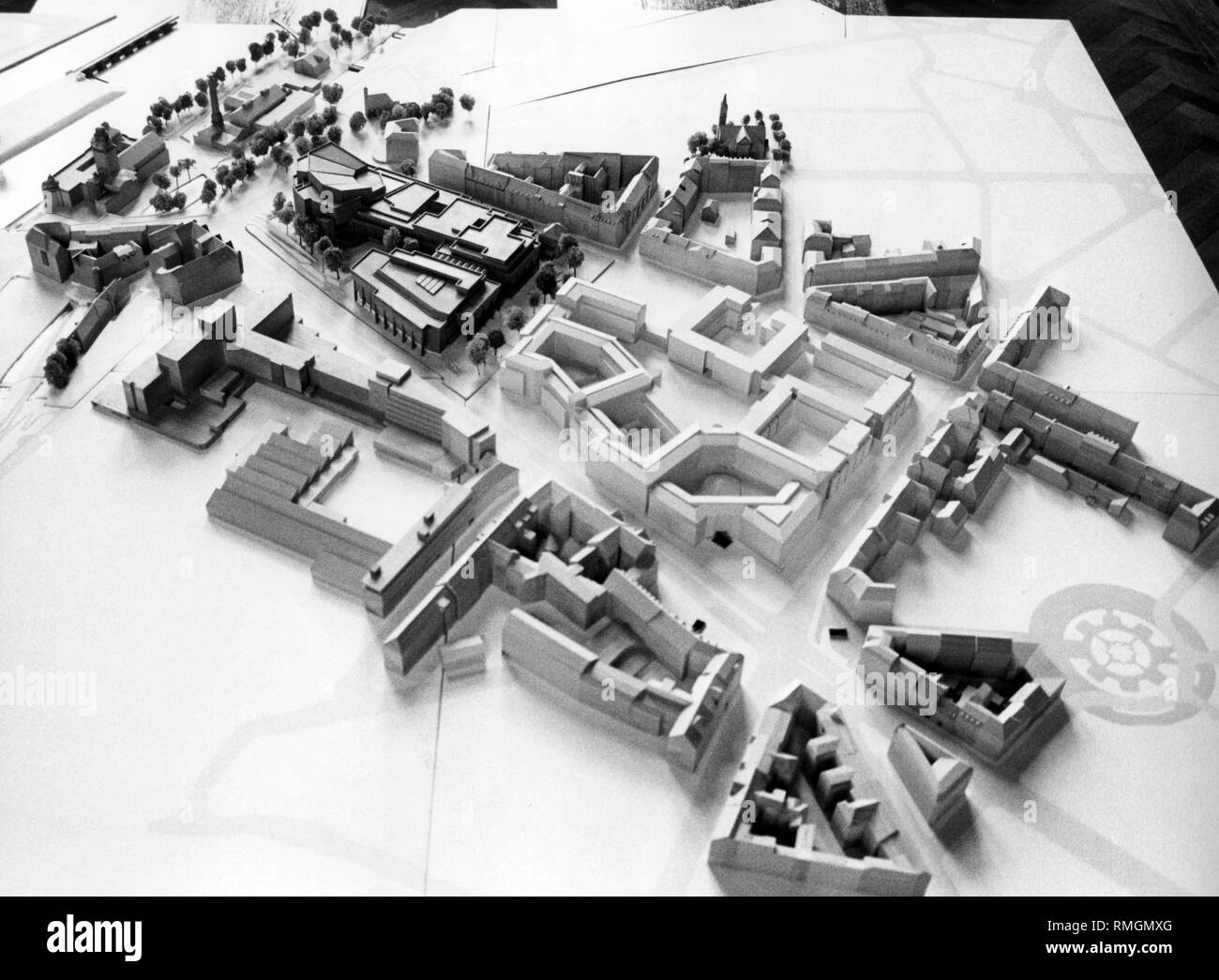 Seven storey building Black and White Stock Photos & Images - Alamy