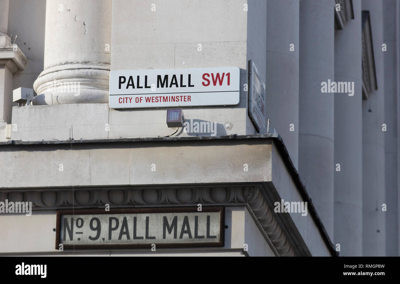 Pall mall road sign hi-res stock photography and images - Alamy
