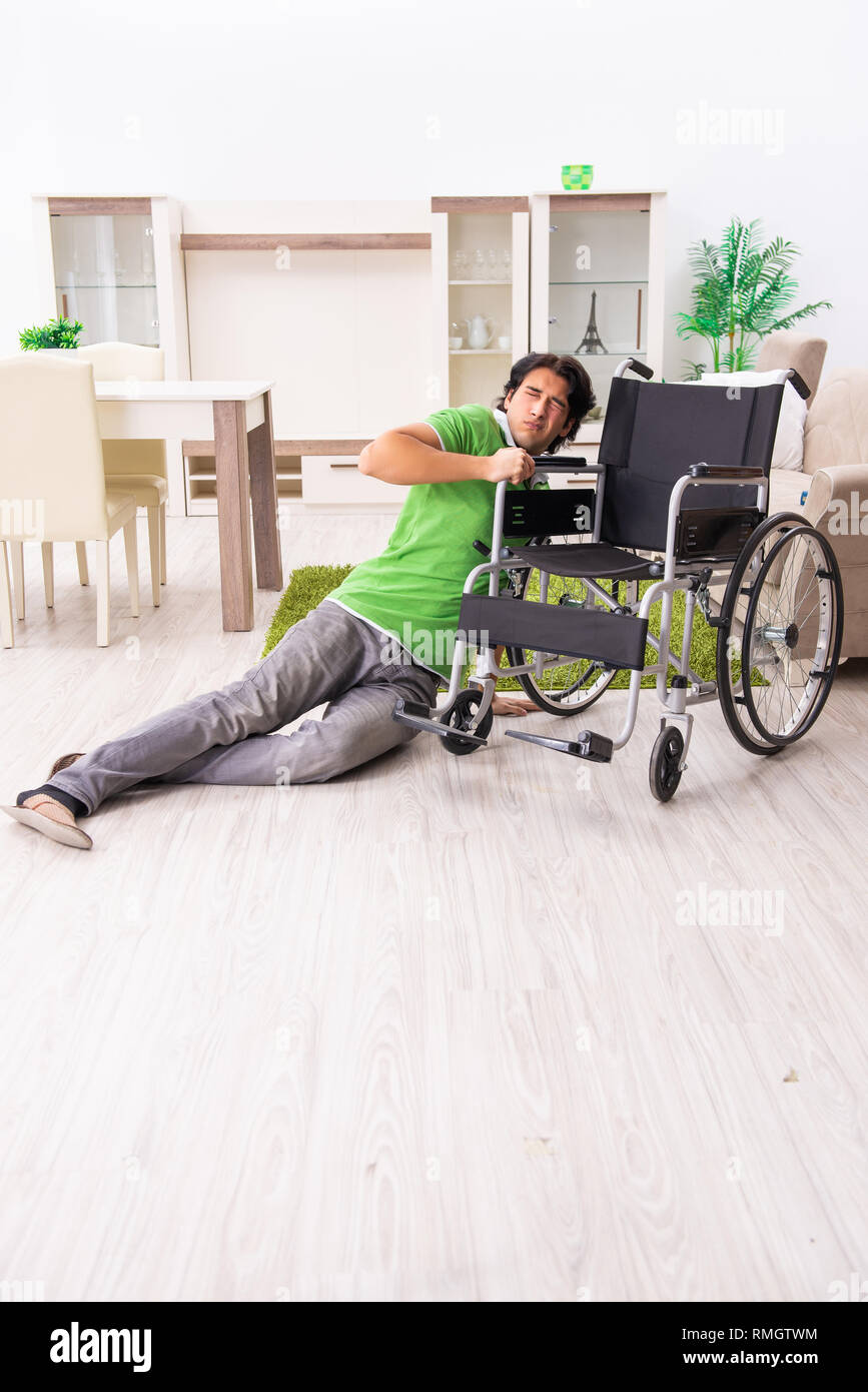 Fall falling wheelchair disabled hi-res stock photography and images ...