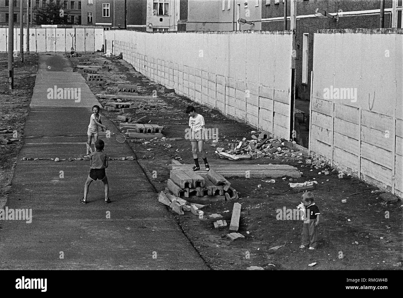 Demolition curtain hi-res stock photography and images - Alamy