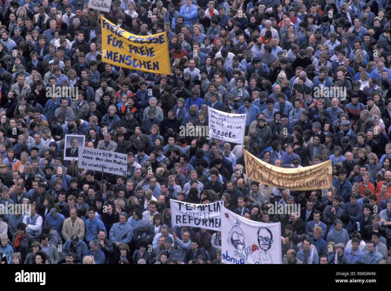1989 berlin demonstration hi-res stock photography and images - Alamy