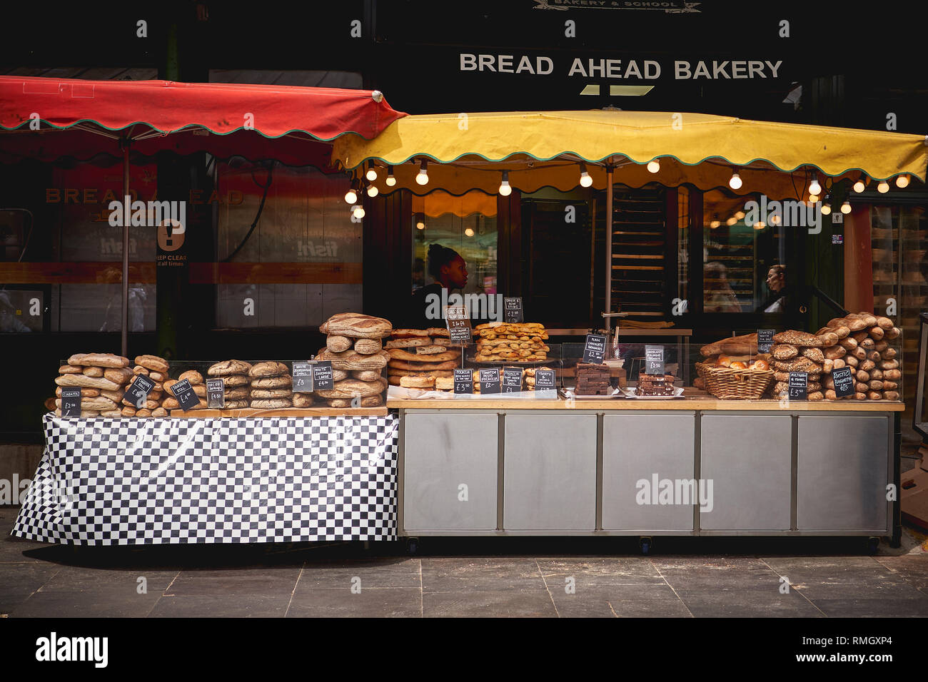 Artisan bread display hi-res stock photography and images - Alamy