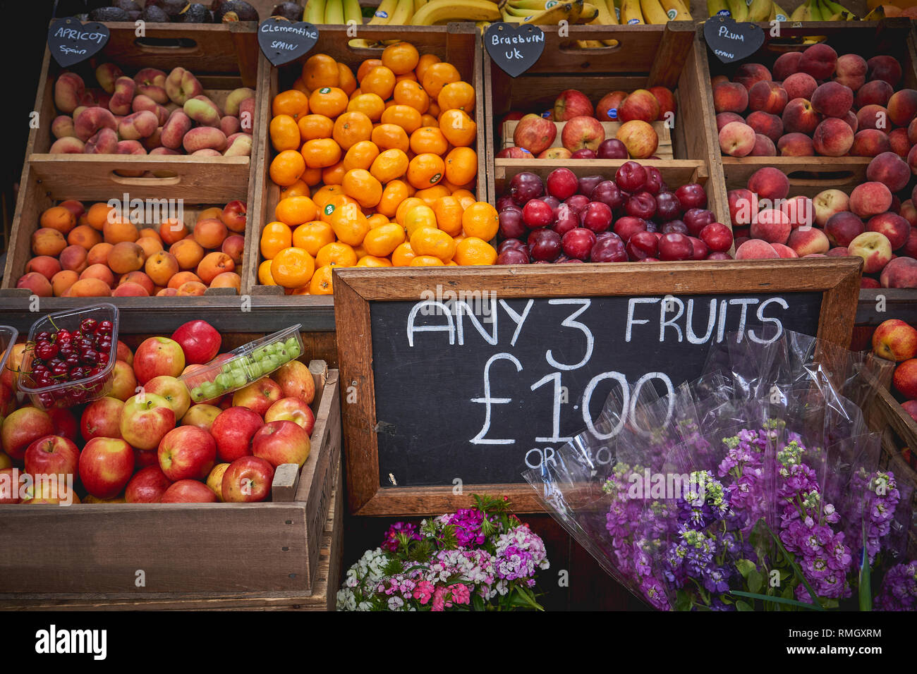 Seasonal produce uk hi-res stock photography and images - Alamy