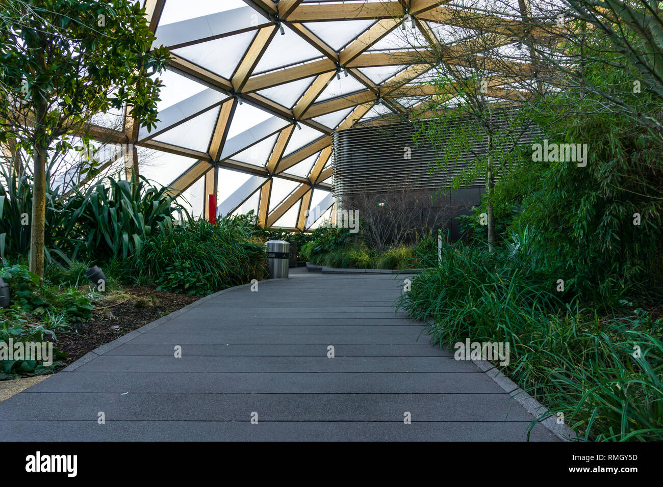 Crossrail Place Roof Garden | Canary Wharf Stock Photo - Alamy