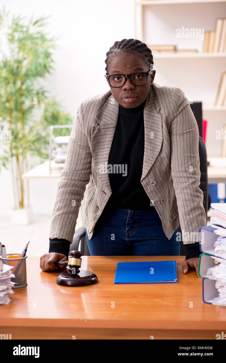 Black female lawyer in courthouse Stock Photo - Alamy