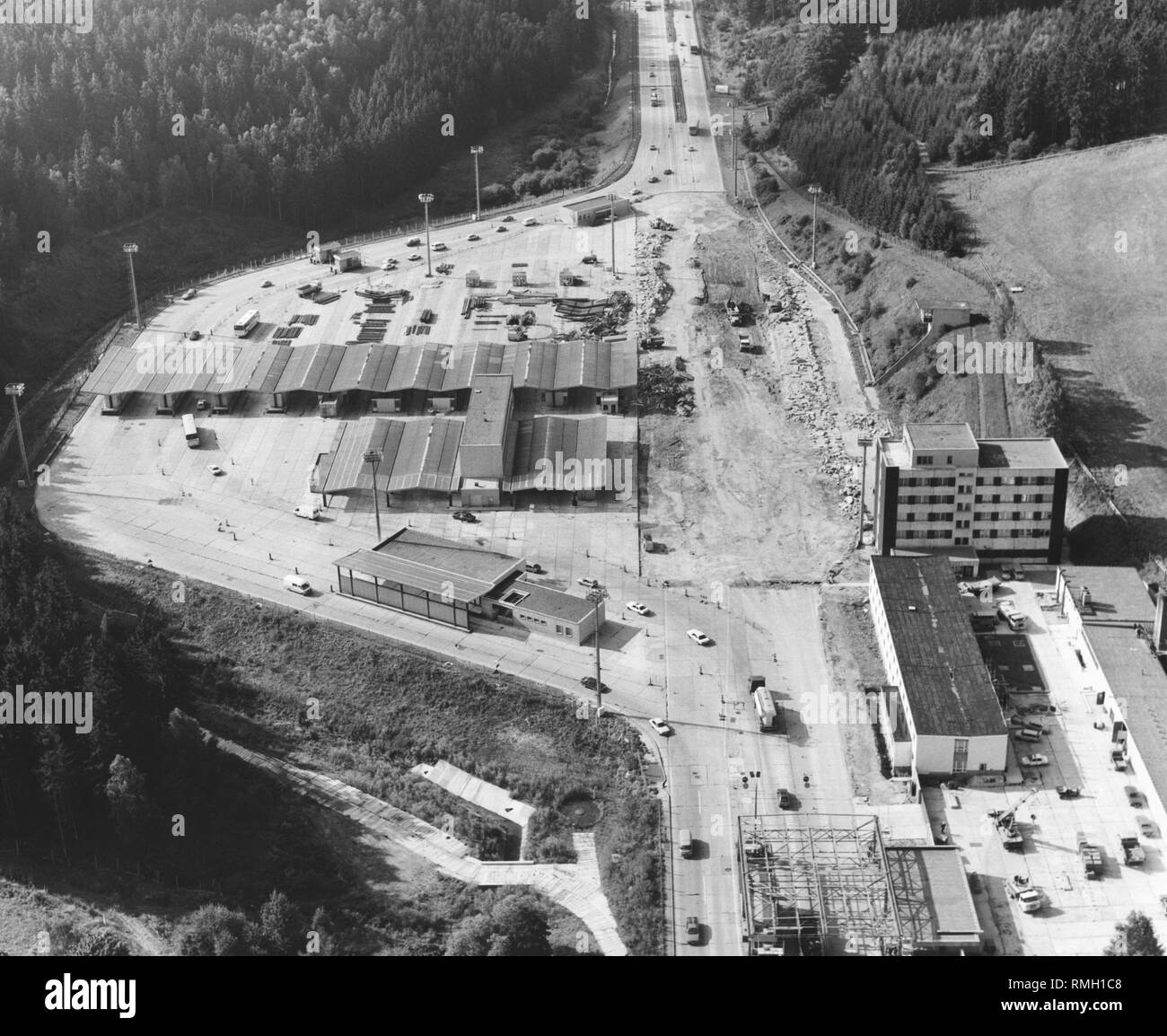 The former border station Lobenstein near Hof is demolished as a result ...