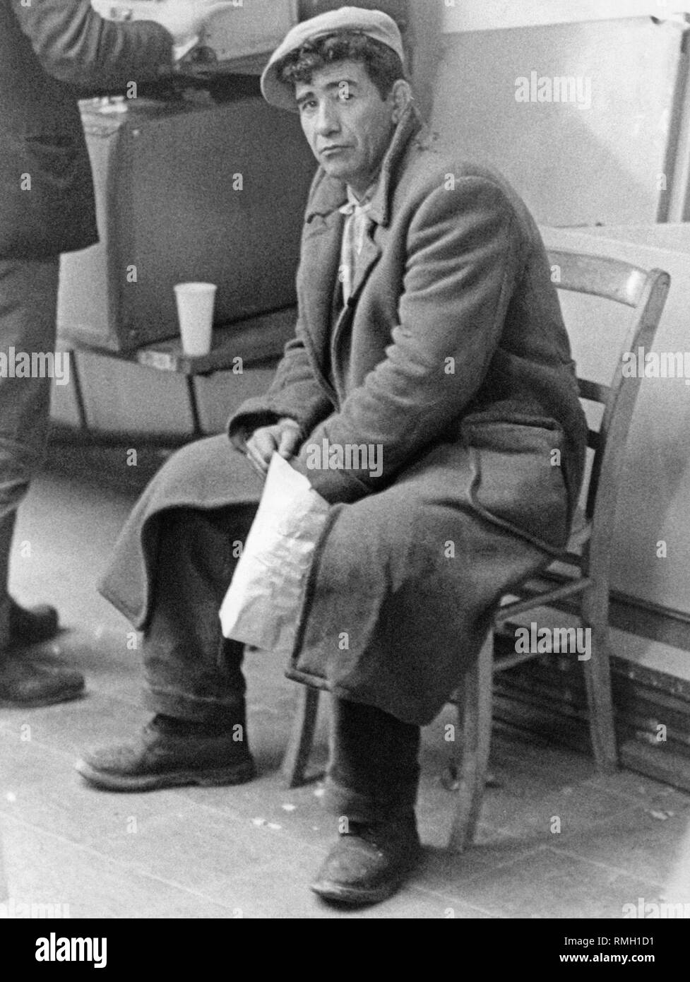 A guest worker recruited in Italy after his arrival in Germany Stock ...