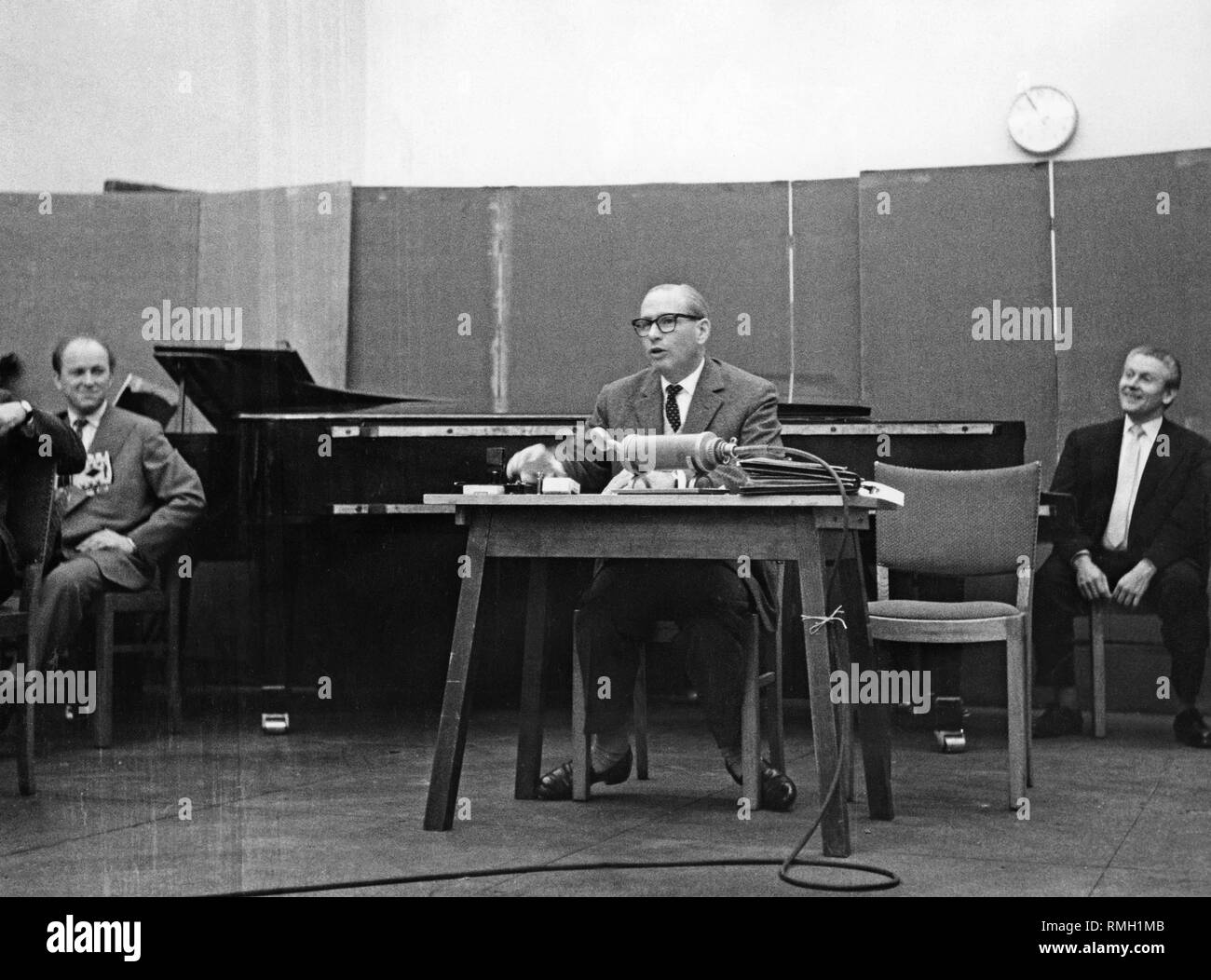 1957 Radio High Resolution Stock Photography and Images - Alamy