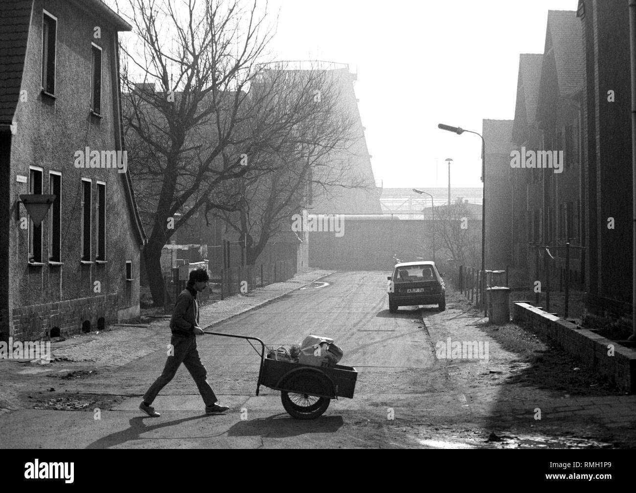 GDR : A neighbourhood in Bitterfeld , in February 1990 Stock Photo - Alamy