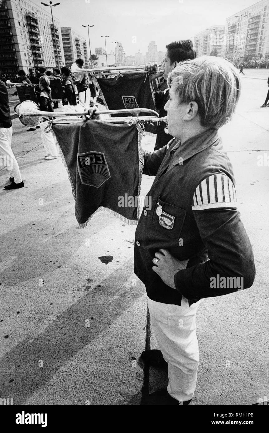 FDJ members at a fanfare parade of the Young Pioneers in the ...