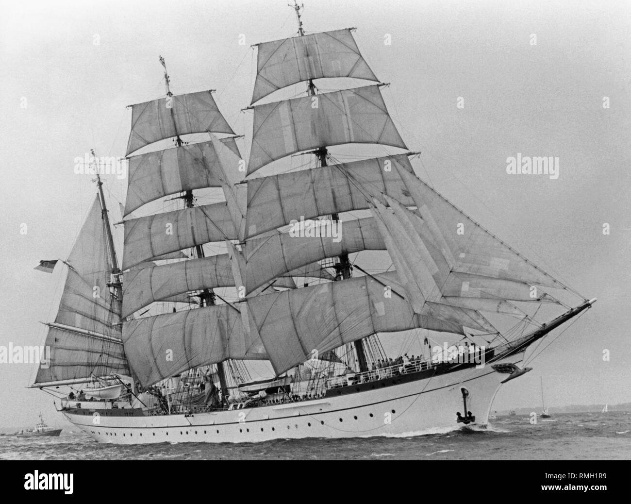 Ship types sailing transport Black and White Stock Photos & Images - Alamy