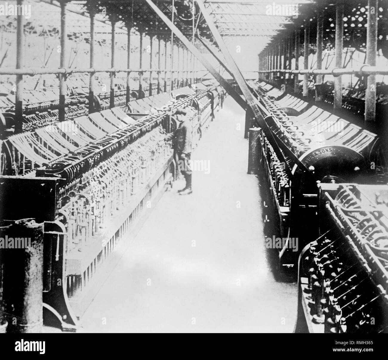 Warping mill hi-res stock photography and images - Alamy