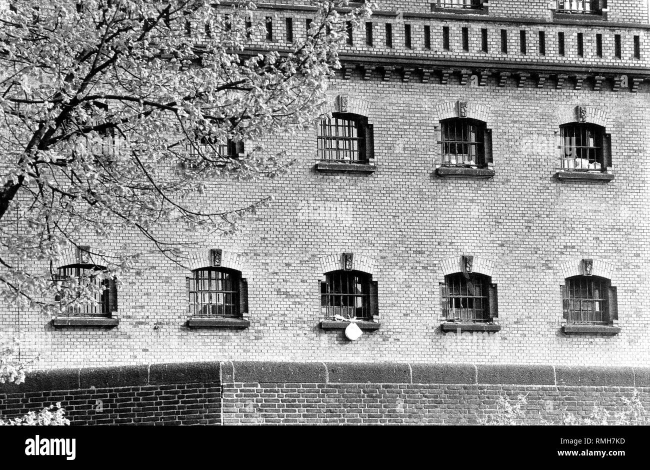 Exterior of the prison in Hamburg with a section of the prison wall ...