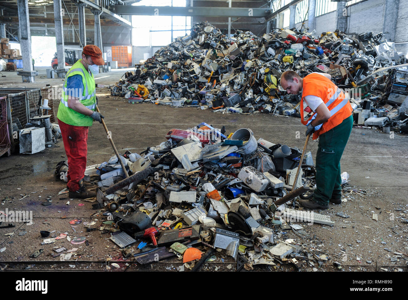 Germany hamburg recycling electronic scrap hi-res stock photography and ...