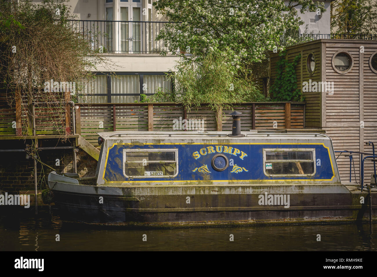 Wooden narrow boat hi-res stock photography and images - Alamy