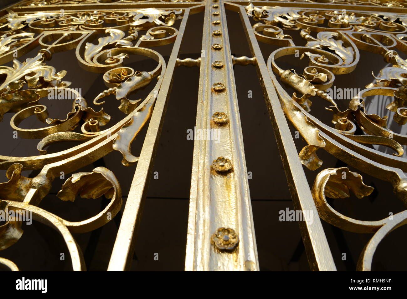 Gilded gates hi-res stock photography and images - Alamy