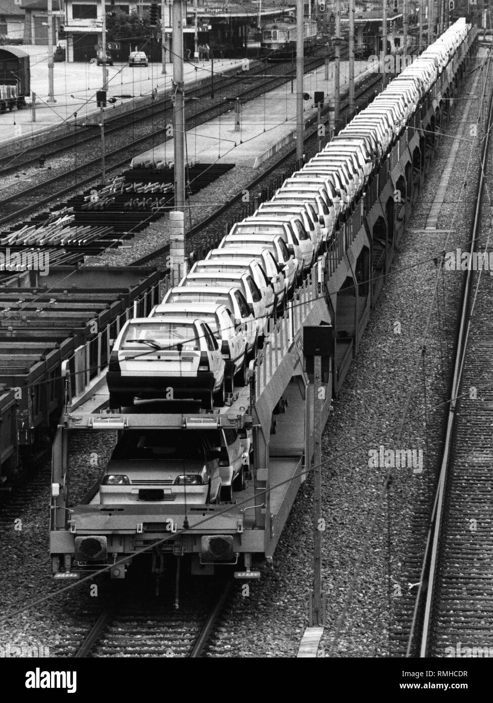 Transport of new cars by train Stock Photo - Alamy