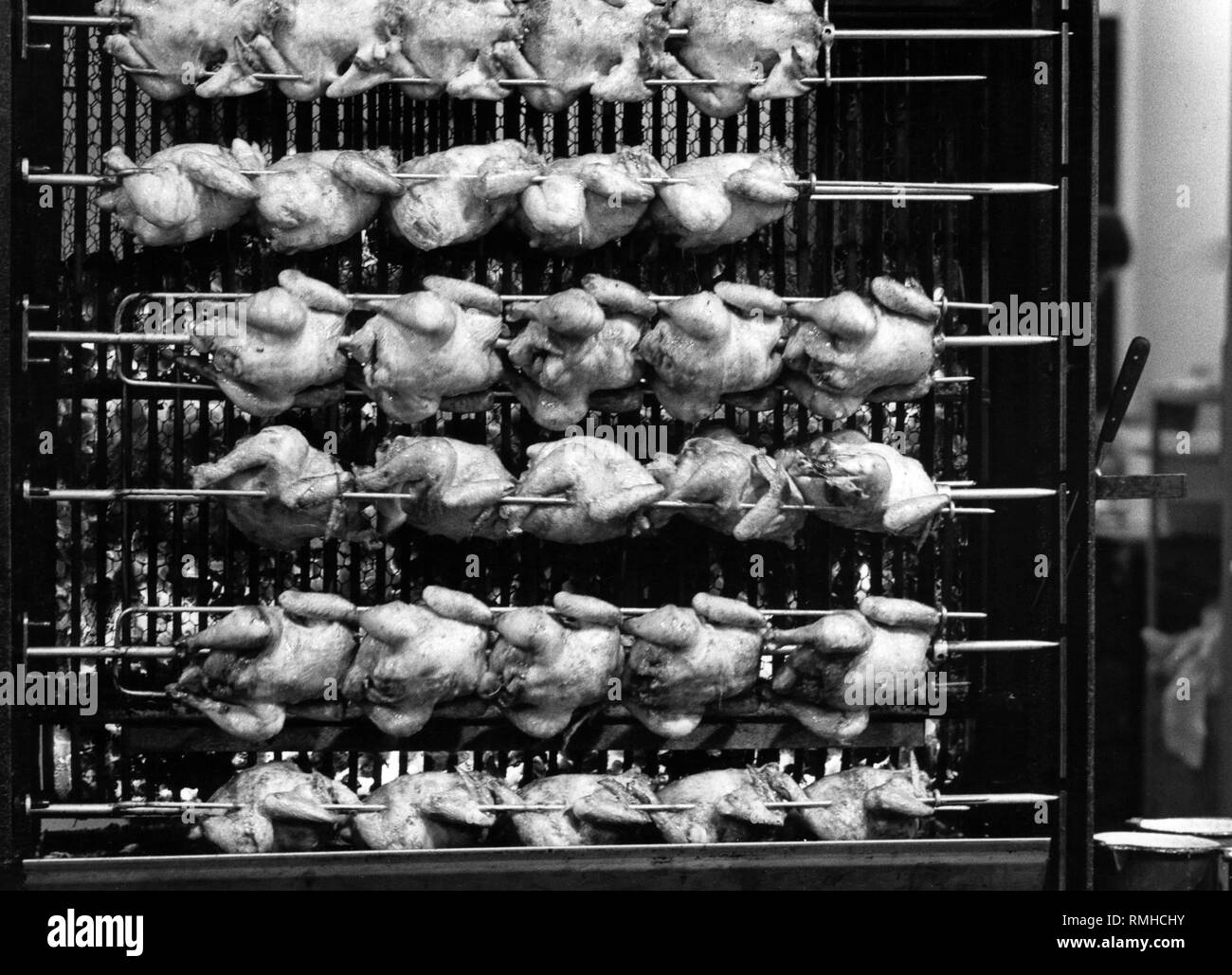 Chicken grill at the Munich Oktoberfest Stock Photo - Alamy