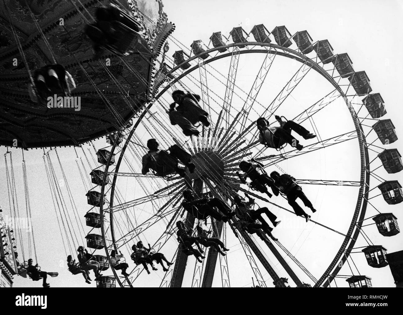 Swing carousel at the oktoberfest hi-res stock photography and images ...