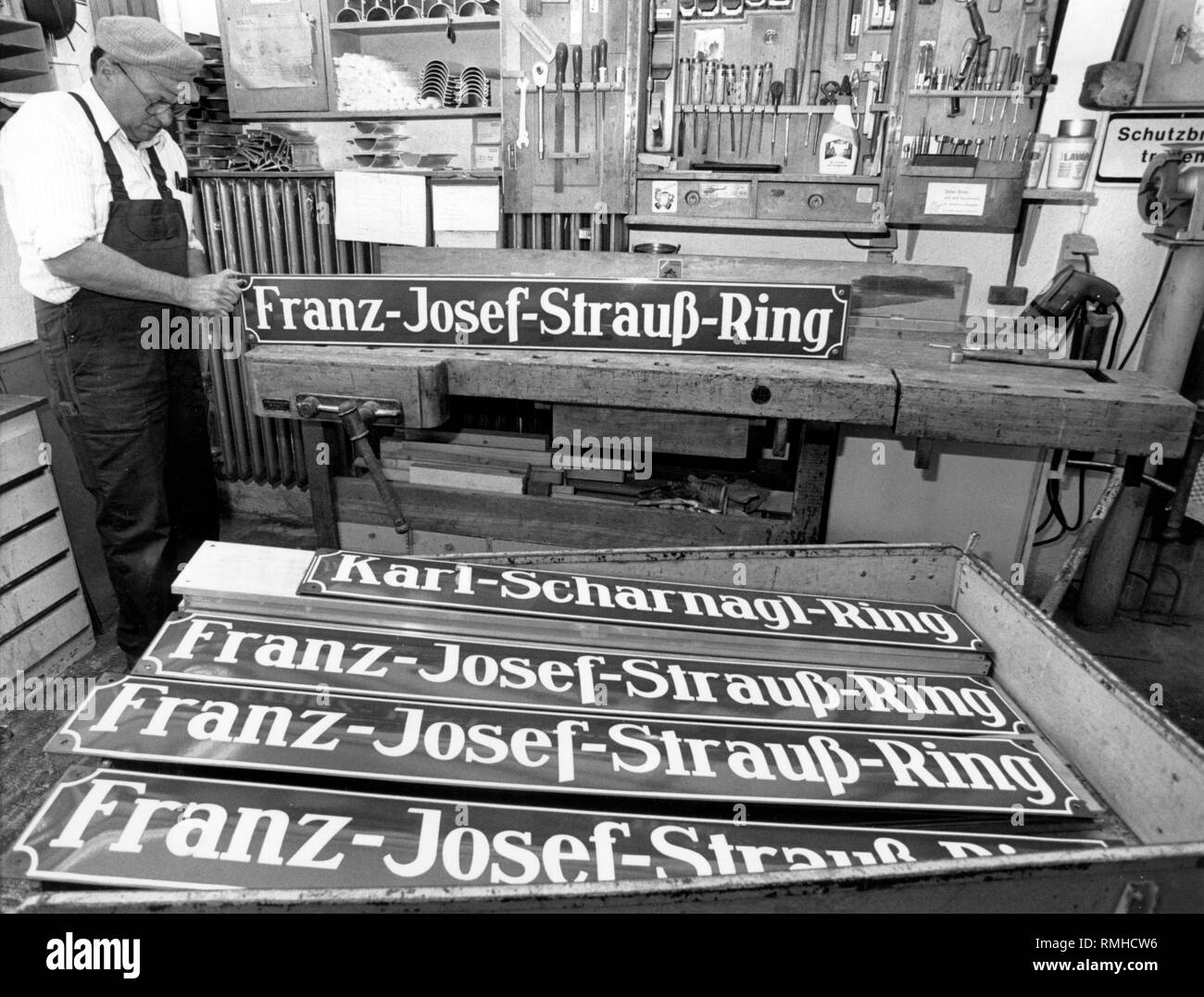 Signs for the renaming of the street in front of the State Chancellery ...