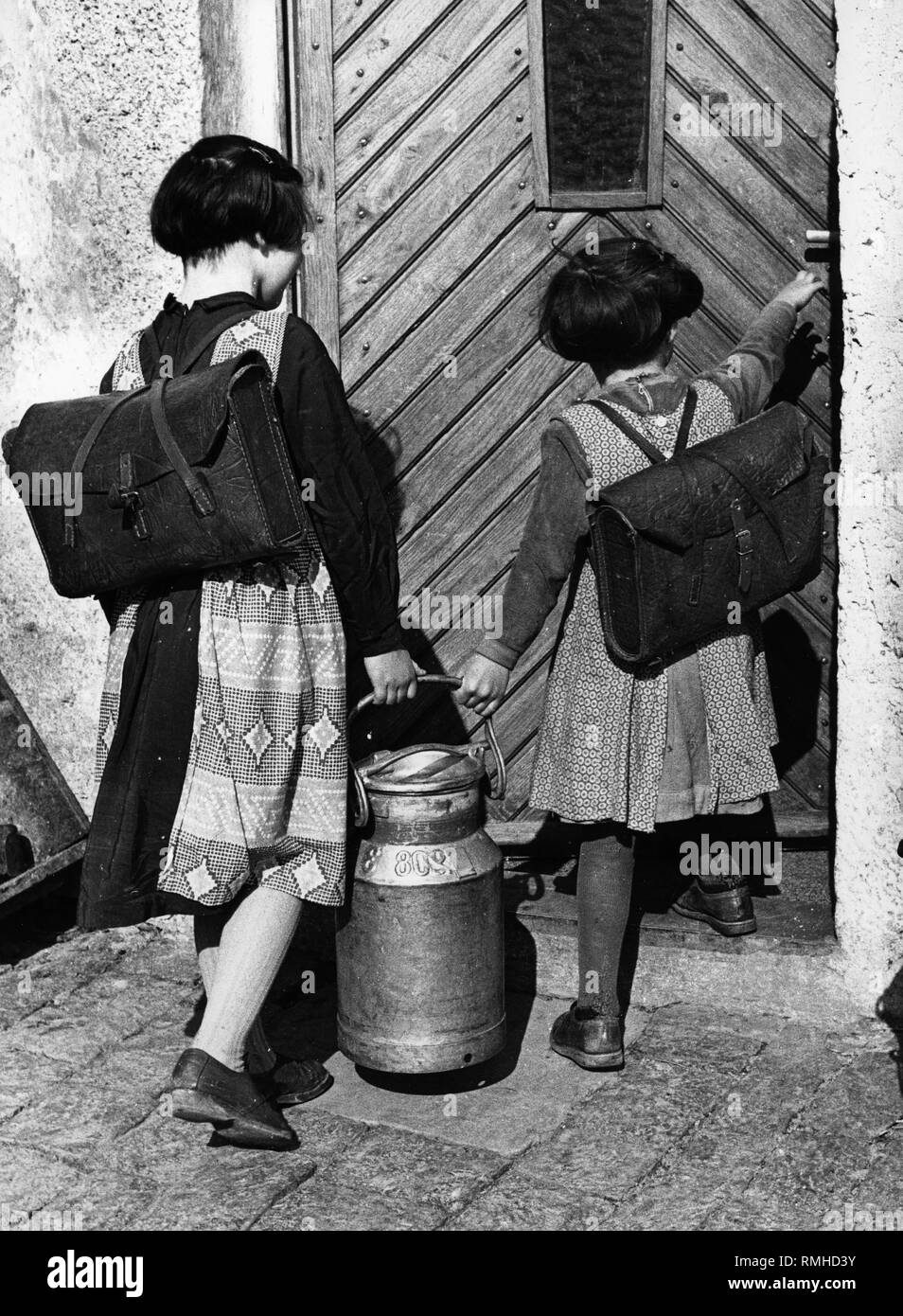 1950s school milk hi-res stock photography and images - Alamy